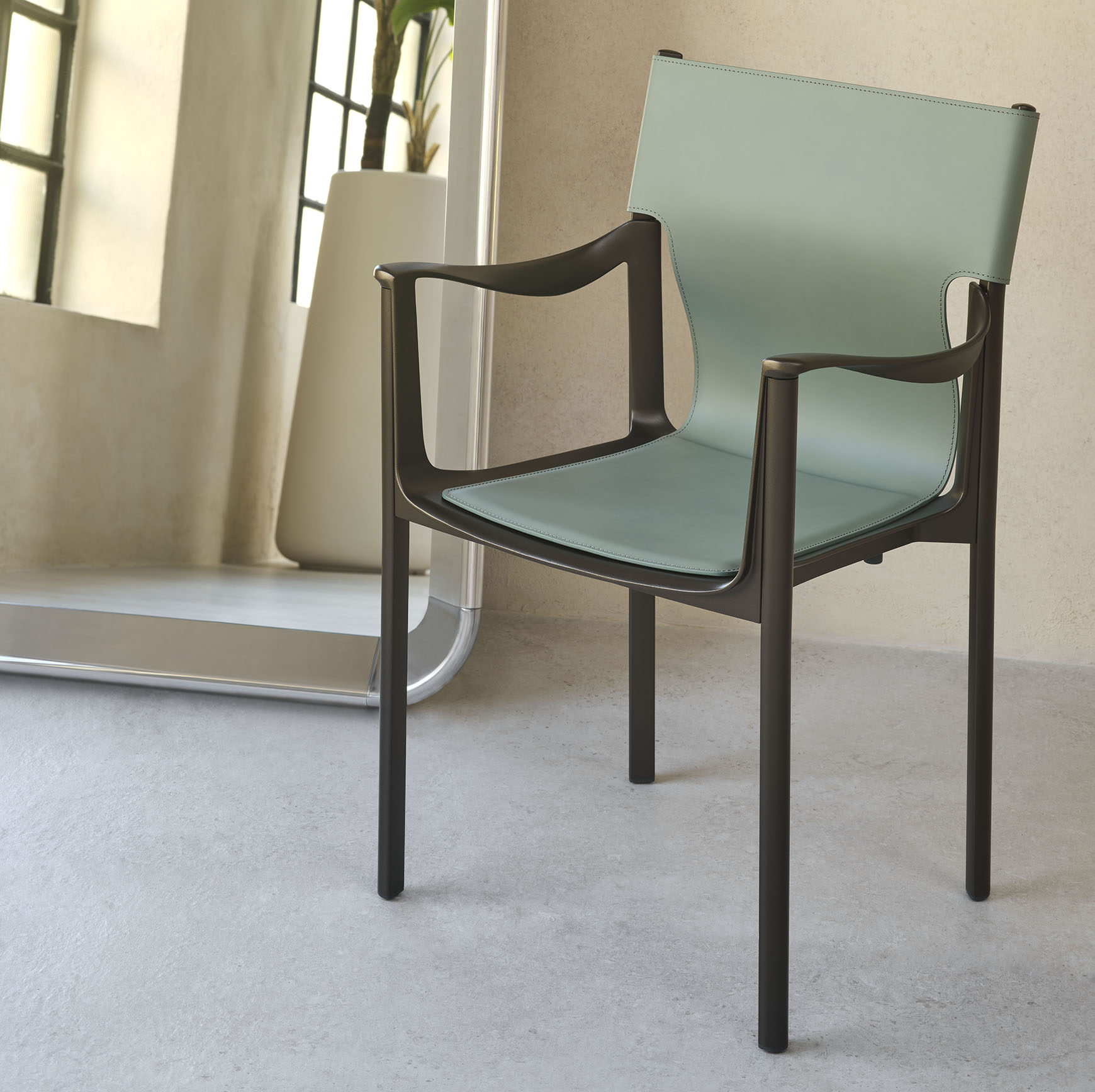 Magis_venice_chair_ambient_mono_SD1760_dark_bronze_light_blue_gallery ...